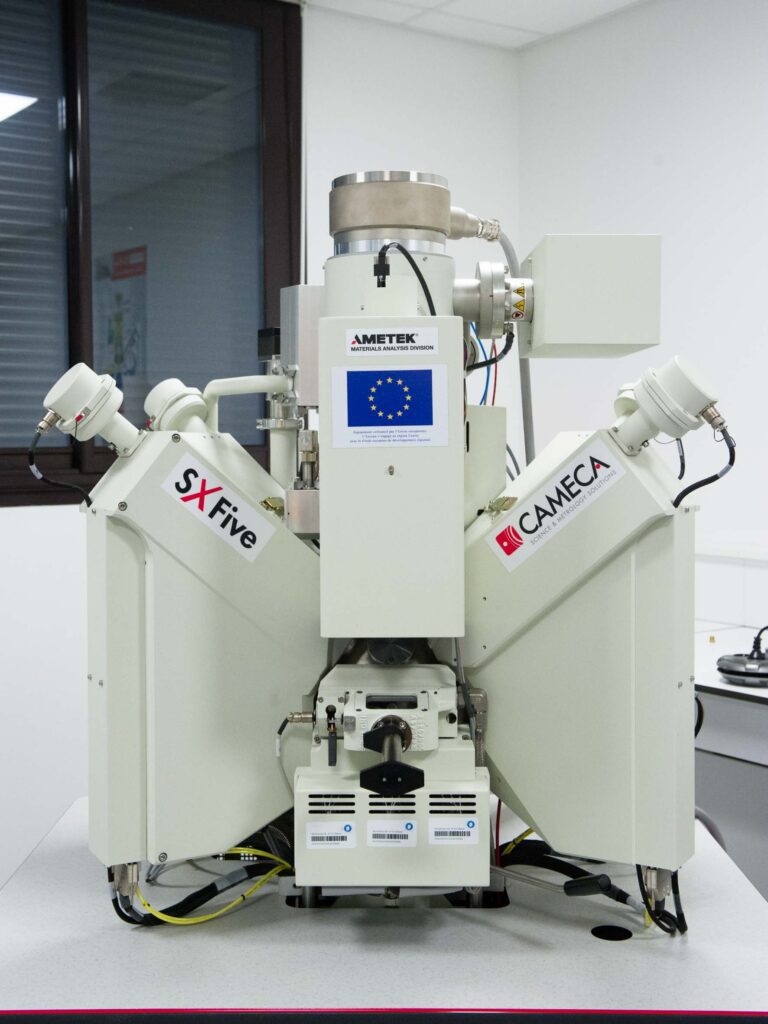 CAMECA SX FIVE electronic microprobe - ISTO Institut des Sciences de la ...