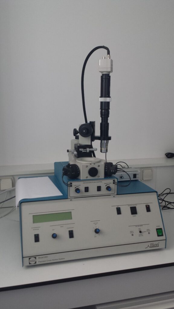 ILION ion milling machine - ISTO Institut des Sciences de la Terre d ...